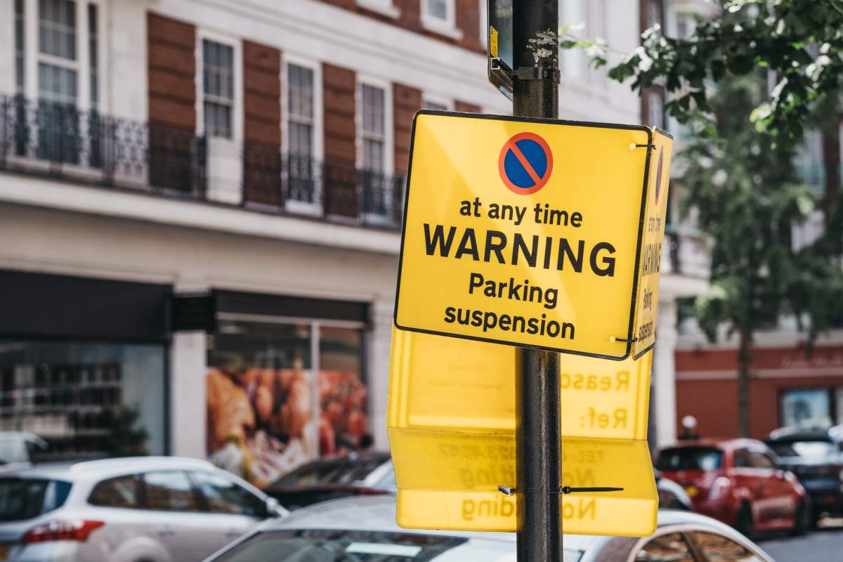 Single Yellow Line: What It Really Means in the UK - Insights Blog
