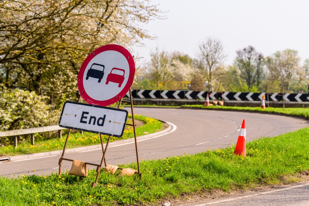No Overtaking Sign UK: Key Rules All Drivers Must Know - Insights Blog