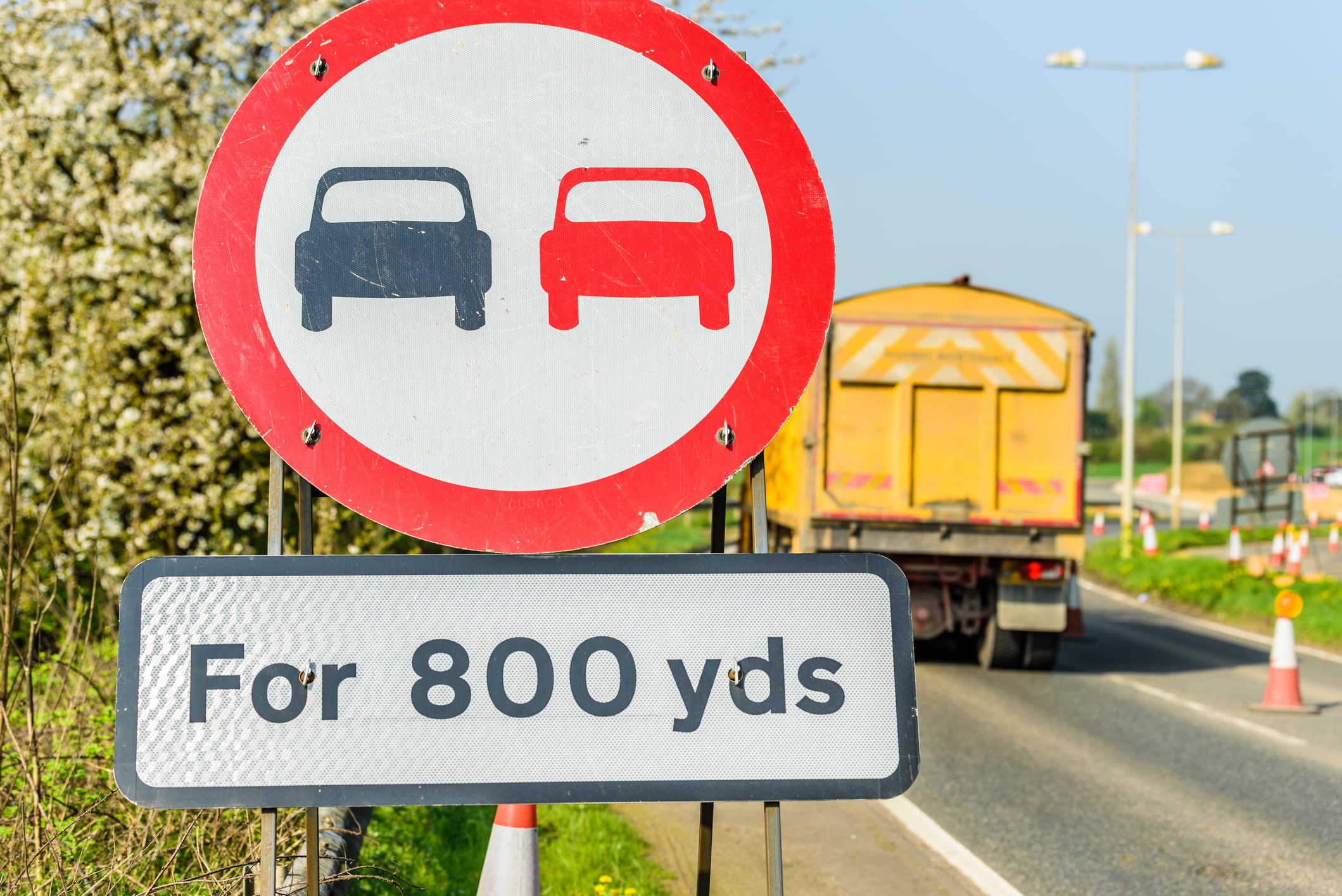 No Overtaking Sign UK: Key Rules All Drivers Must Know - Insights Blog